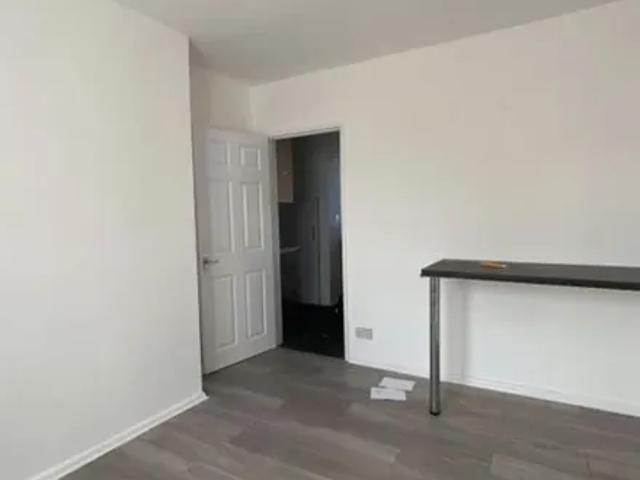 18 Browning Road, Stockport, SK5 6JW, United Kingdom | 3 bed duplex for rent #142630045 | Rentberry