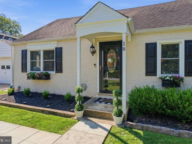 18 Buttonwood Ave, Malvern, PA 19355