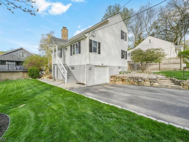 18 Cabot Ln