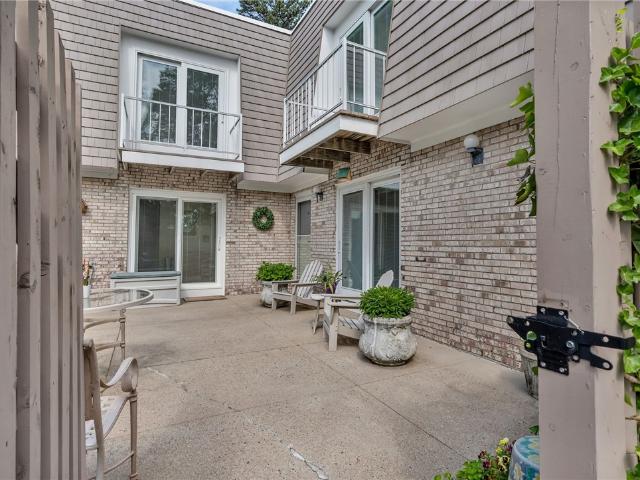 18 Caddy Rock Road D