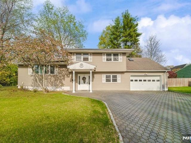 18 Carter St, Norwood, NJ 07648
