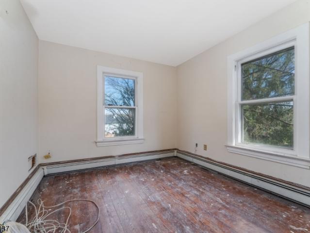 18 Center St