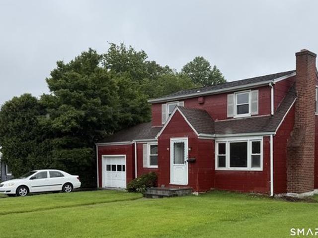 18 Chatham Dr, Norwalk, CT 06854