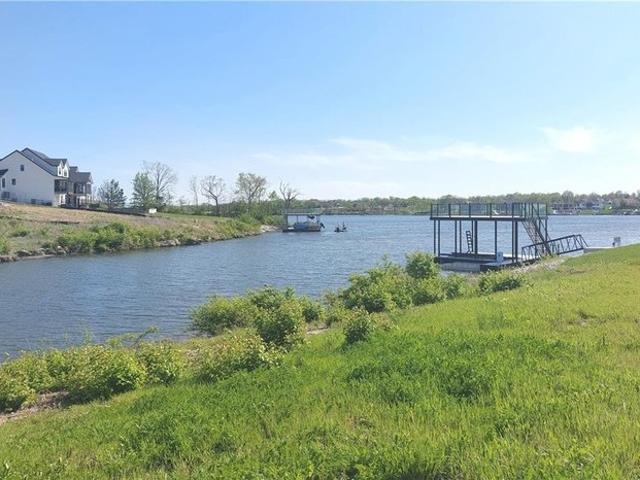 18 Checotah Bluff Cir, Lake Winnebago, MO 64034