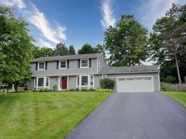 18 Concord Dr, Pittsford, NY 14534