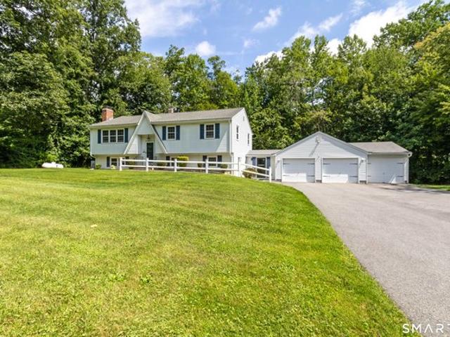 18 Crestwood Dr, East Hampton, CT 06424