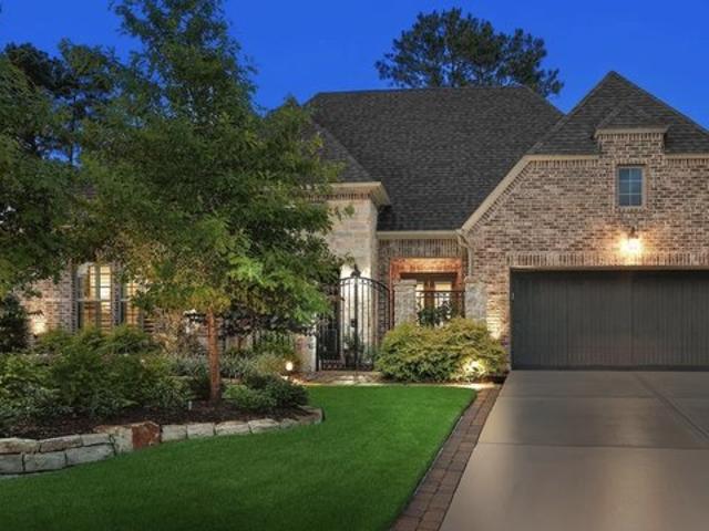 18 Dawning Flower Dr, Tomball, TX 77375