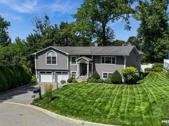 18 Dean Ave, Butler, NJ 07405