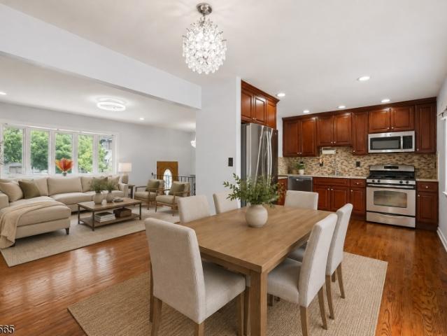 18 Deerwood Ave