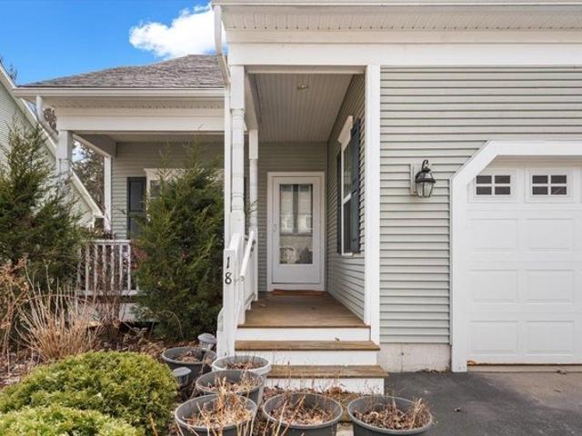 18 Dunbar Dr, Essex Junction, VT 05452