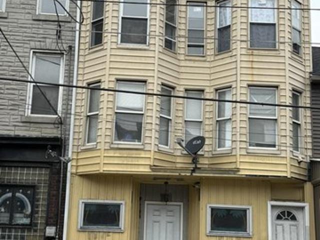 18 E Mauch Chunk St, Tamaqua, PA 18252