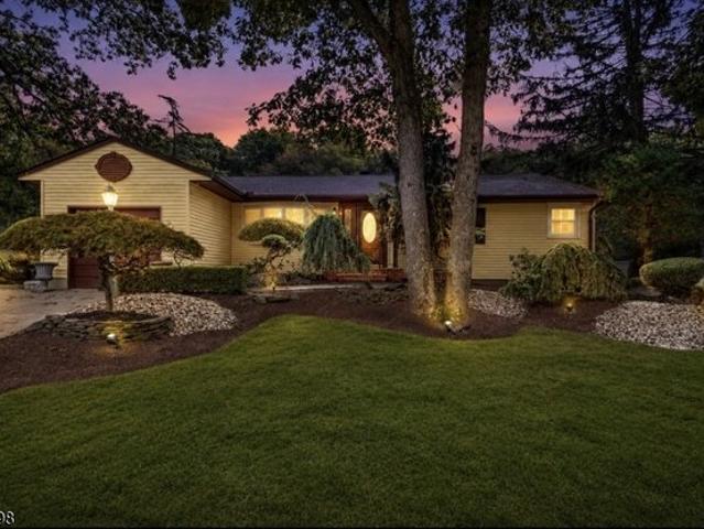 18 E Francis Ave, Marlboro, NJ 07751