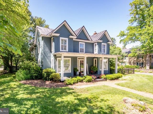 18 E Loudoun St, Round Hill, VA 20141