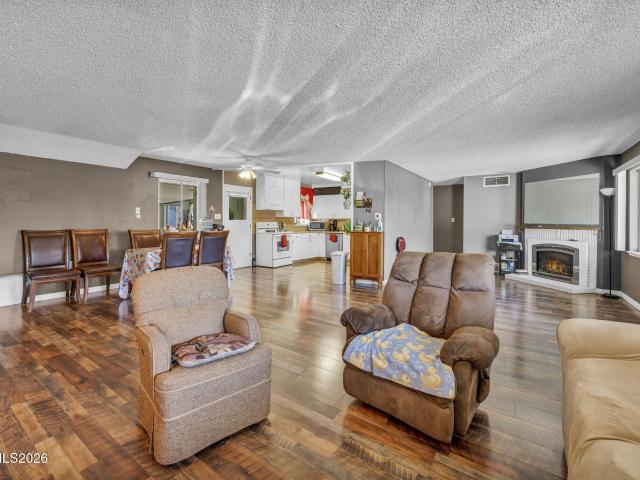 18 E Prater Way, Sparks, NV 89431 | MLS #260004