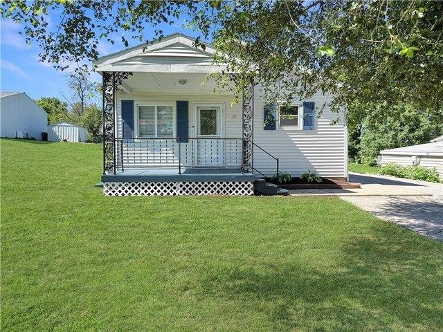 18 E 27th St, Higginsville, MO 64037