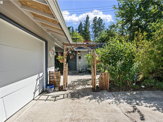 18 E 47TH AVE