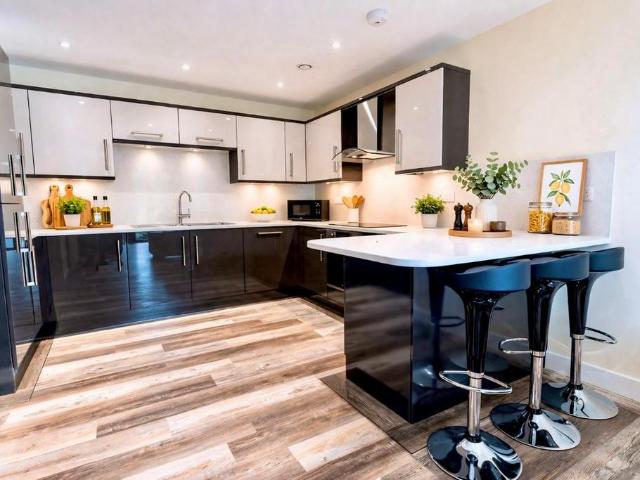18 Ecco 3 bed apartment to rent £1,495 pcm £345 pw