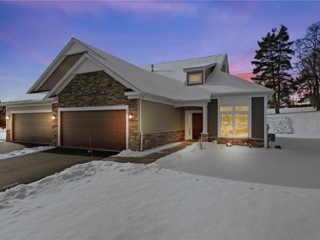 18 Eagle Hollow Dr, Penfield, NY 14526