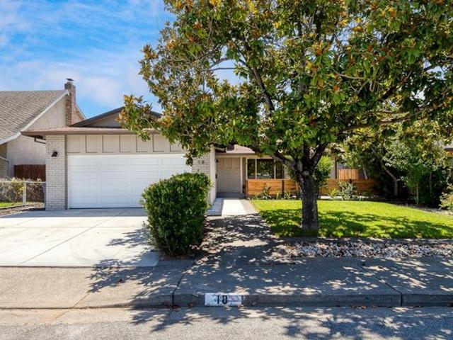 18 Eastside Cir, Petaluma, CA 94954