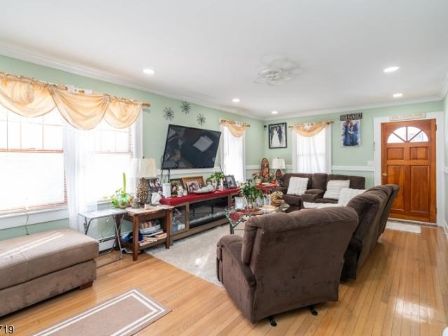 18 Elycroft Ave
