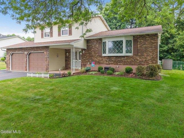 18 Fairway Ln, Schenectady, NY 12304