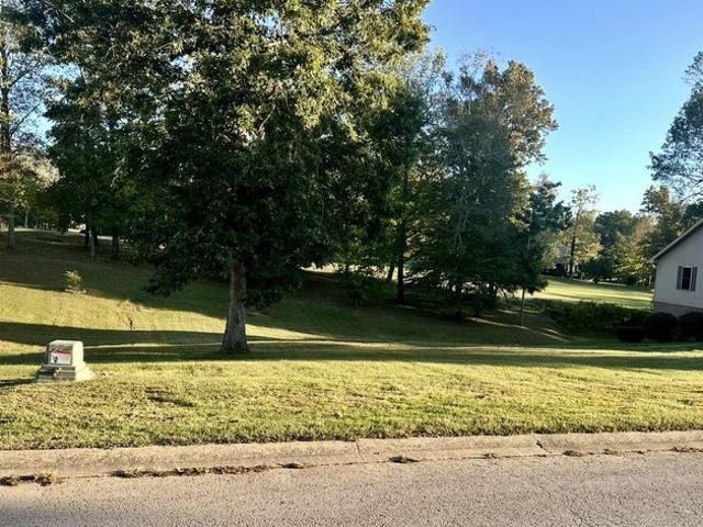 18 Fairway Trce, Cadiz, KY 42211