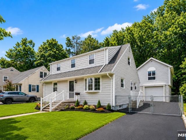 18 Farmingdale Avenue