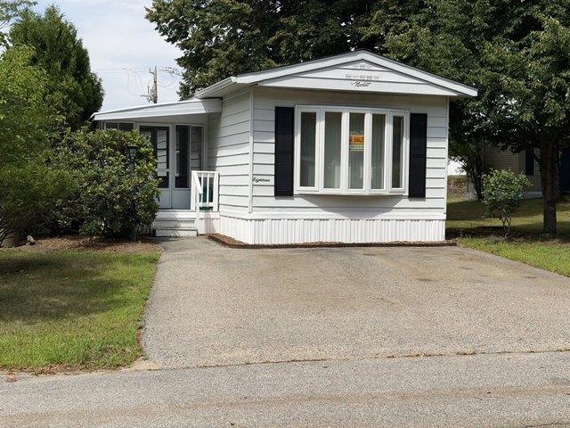18 Farmington Dr, Dover, NH 03820