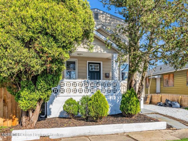 18 Fisher Avenue