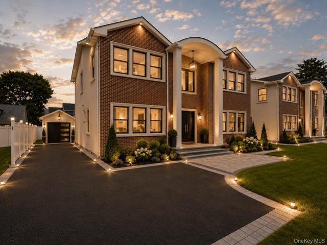18 Fountain St, Hicksville, NY 11801