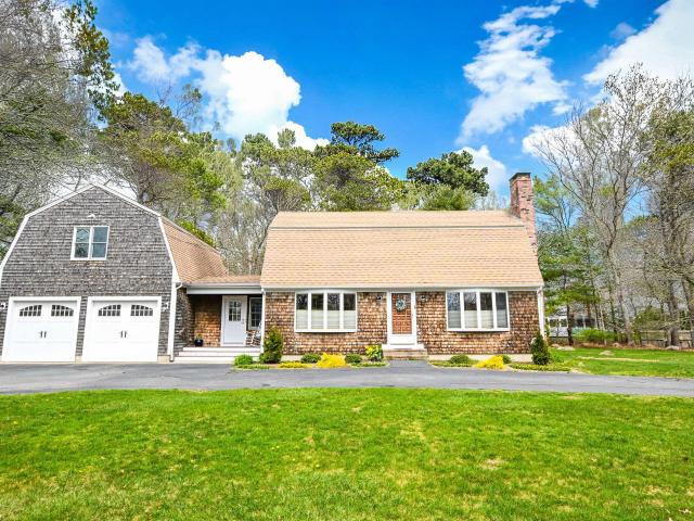 18 Fox Ln, West Falmouth, MA 02540 | MLS #22601