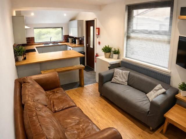 18 Friars Road