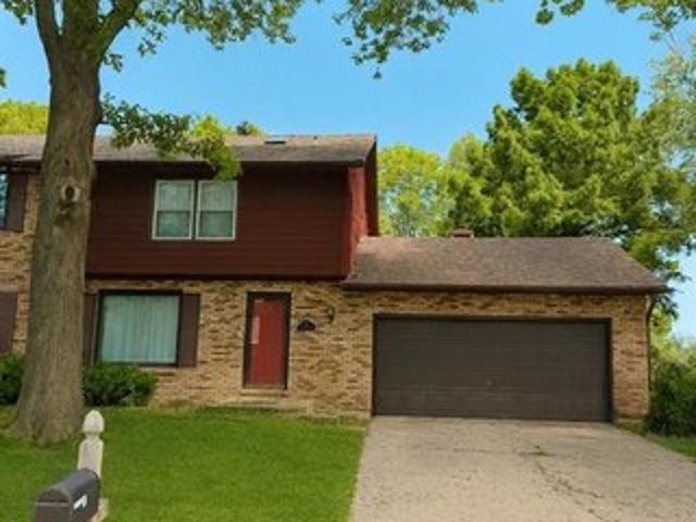 18 Ginger Lake Dr, Glen Carbon, IL 62034