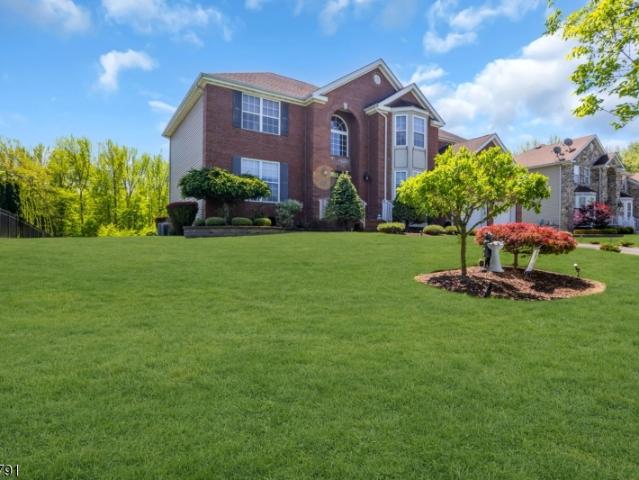 18 Gloria Ln