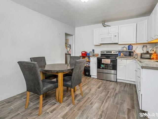 18 Grandview Ave, Danbury, CT 06810