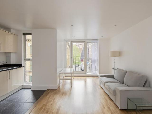 18 Great Suffolk Street, London SE1 1 bed flat to rent £2,427 pcm £560 pw