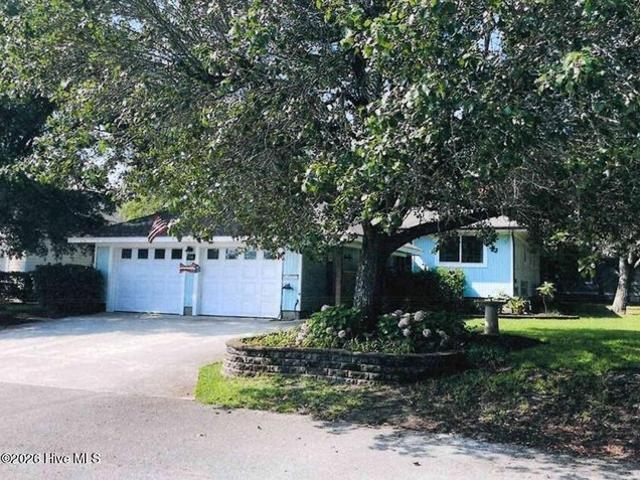 18 Greenview Dr, Caswell Beach, NC 28465
