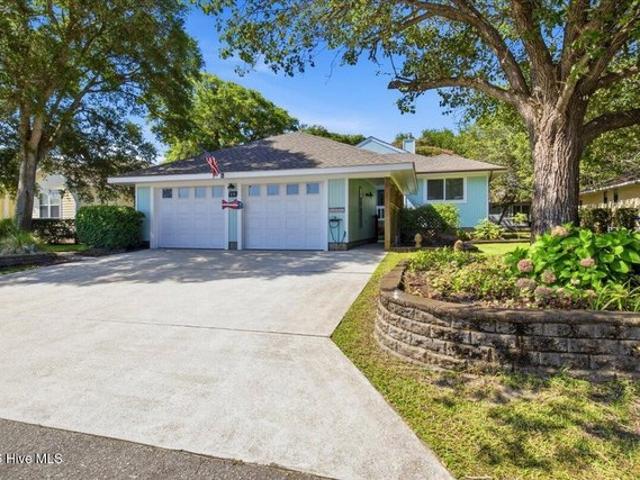 18 Greenview Dr, Caswell Beach, NC 28465