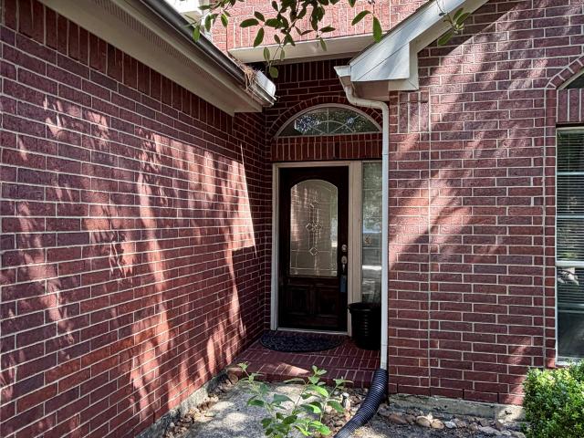 18 Griffin Hill Ct, The Woodlands, TX 77382 | MLS #73508