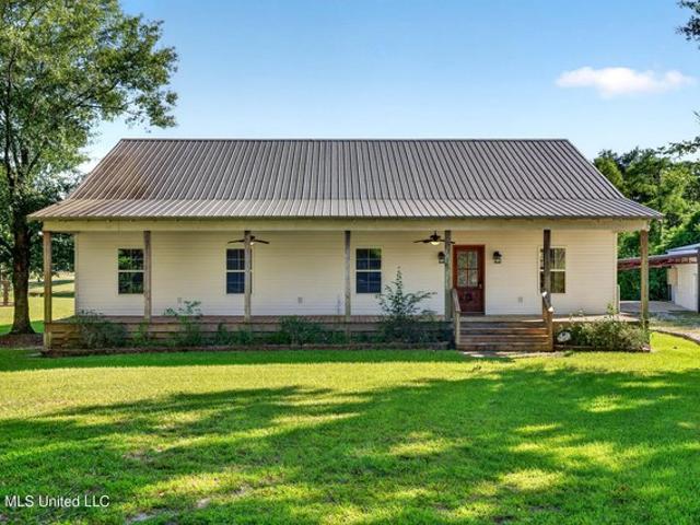 18 Harbor Ln, Carriere, MS 39426