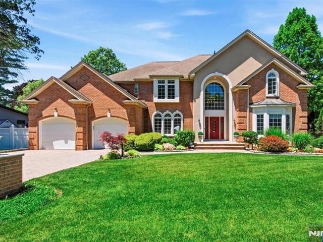 18 Henmar Dr, Closter, NJ 07624