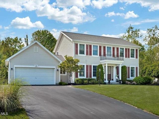 18 Heather Dr, Clifton Park, NY 12065