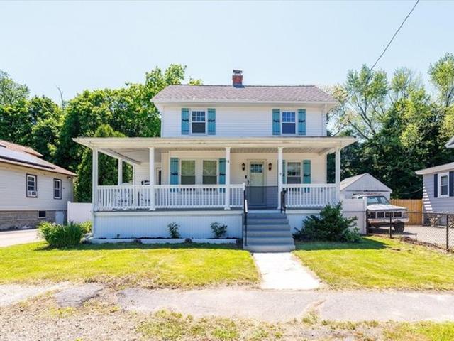 18 Healy Rd, Worcester, MA 01603