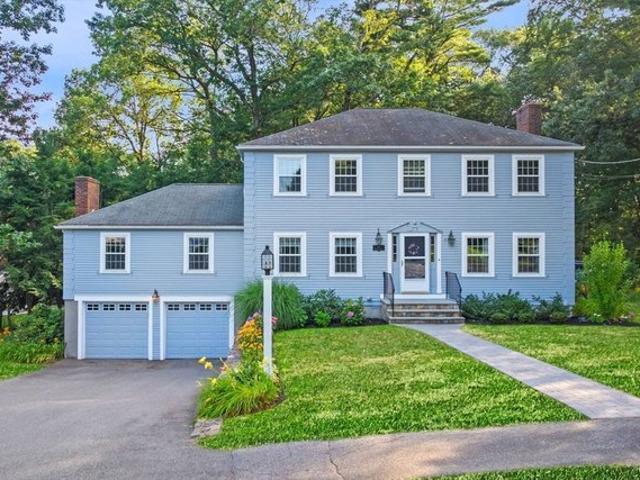 18 Heritage Ln, Lynnfield, MA 01940