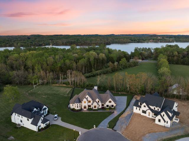18 Heron Way