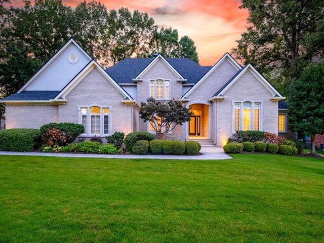 18 Hickory Creek Dr, Little Rock, AR 72212