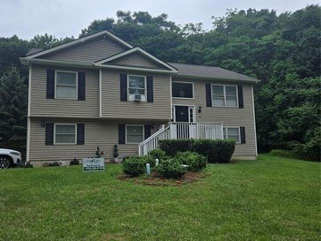 18 Hickory Pl, Middletown, NY 10941