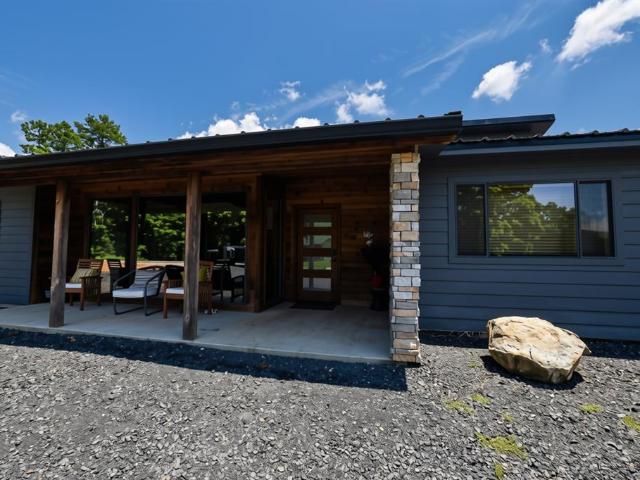 18 Hickory Springs Trail
