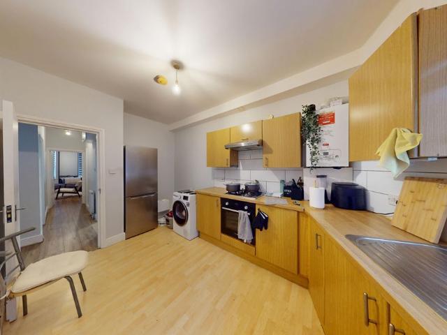 18 High Road, London N22, 2 bed flat to rent, £1,850 pcm | PrimeLocation