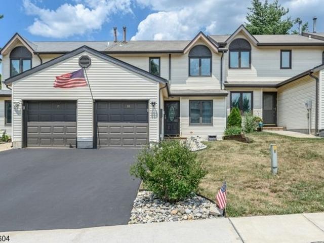 18 Holly Ct, Raritan, NJ 08822